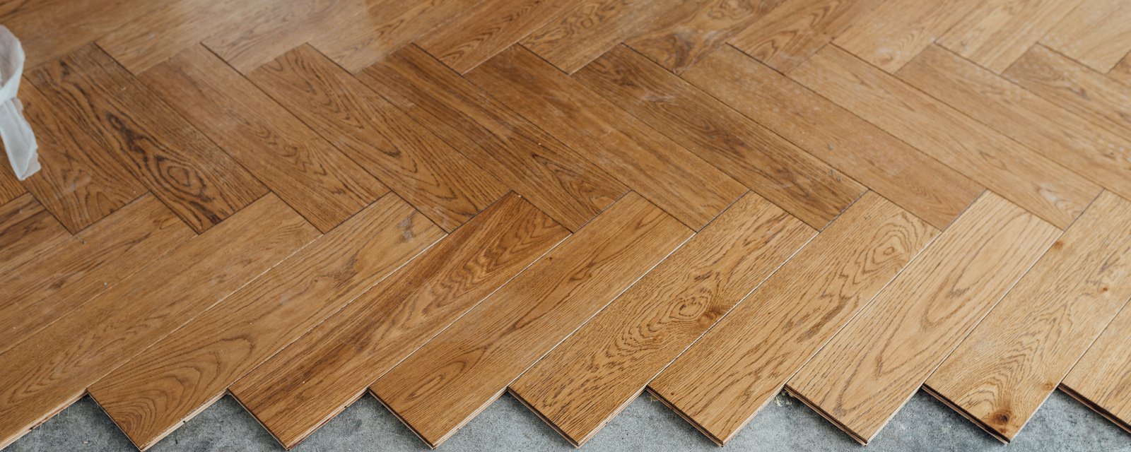 Pose de parquet en chevron | Guide Artisan