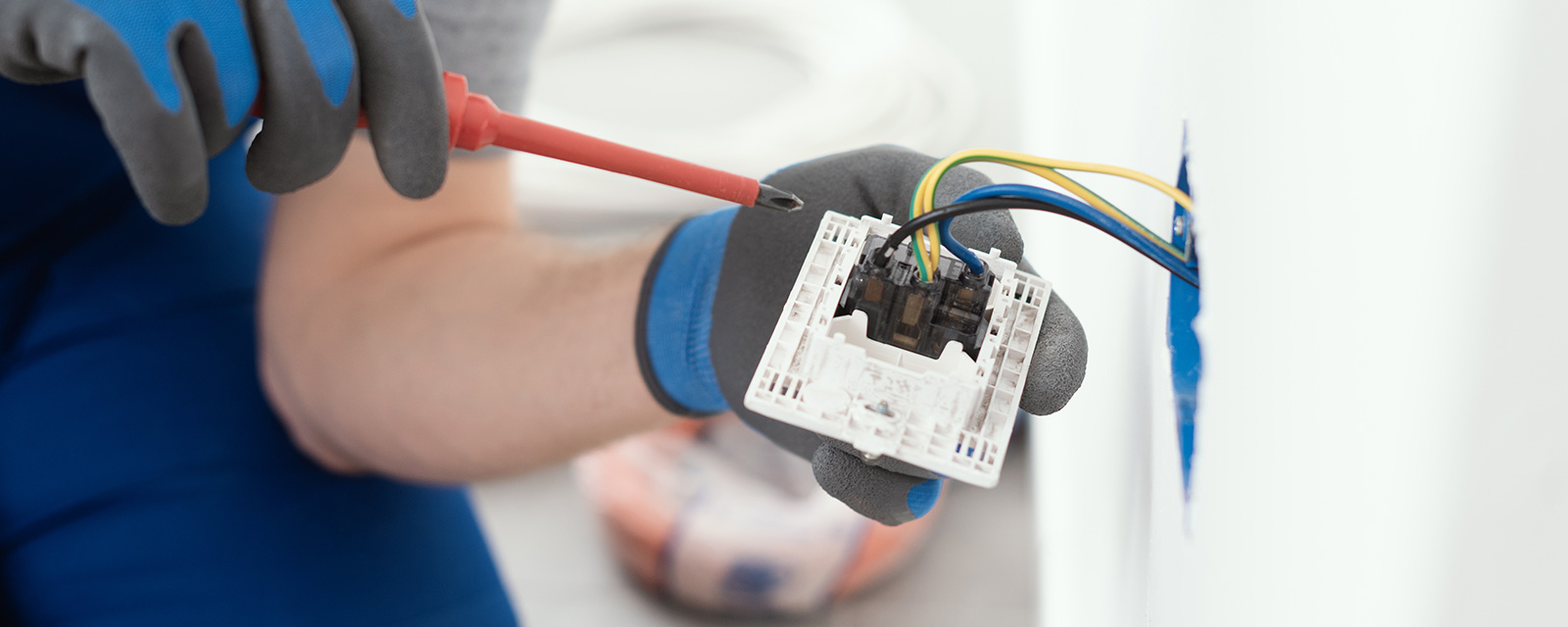 Comment choisir une sortie de câble étanche ? | Guide Artisan