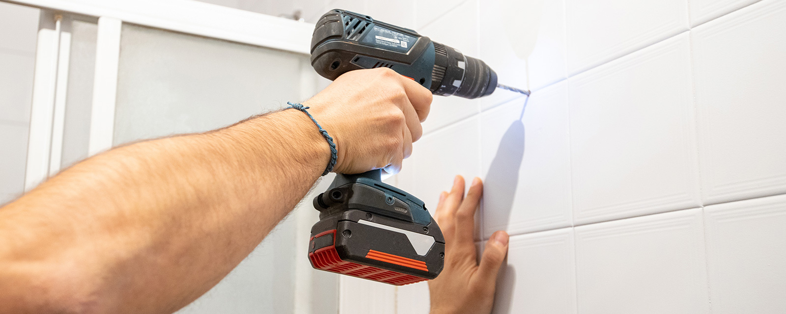 Réussir le perçage de son carrelage ? | Guide Artisan