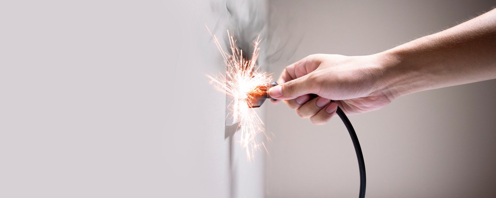 Quels sont les dangers électriques et comment les éviter ? | Guide Artisan