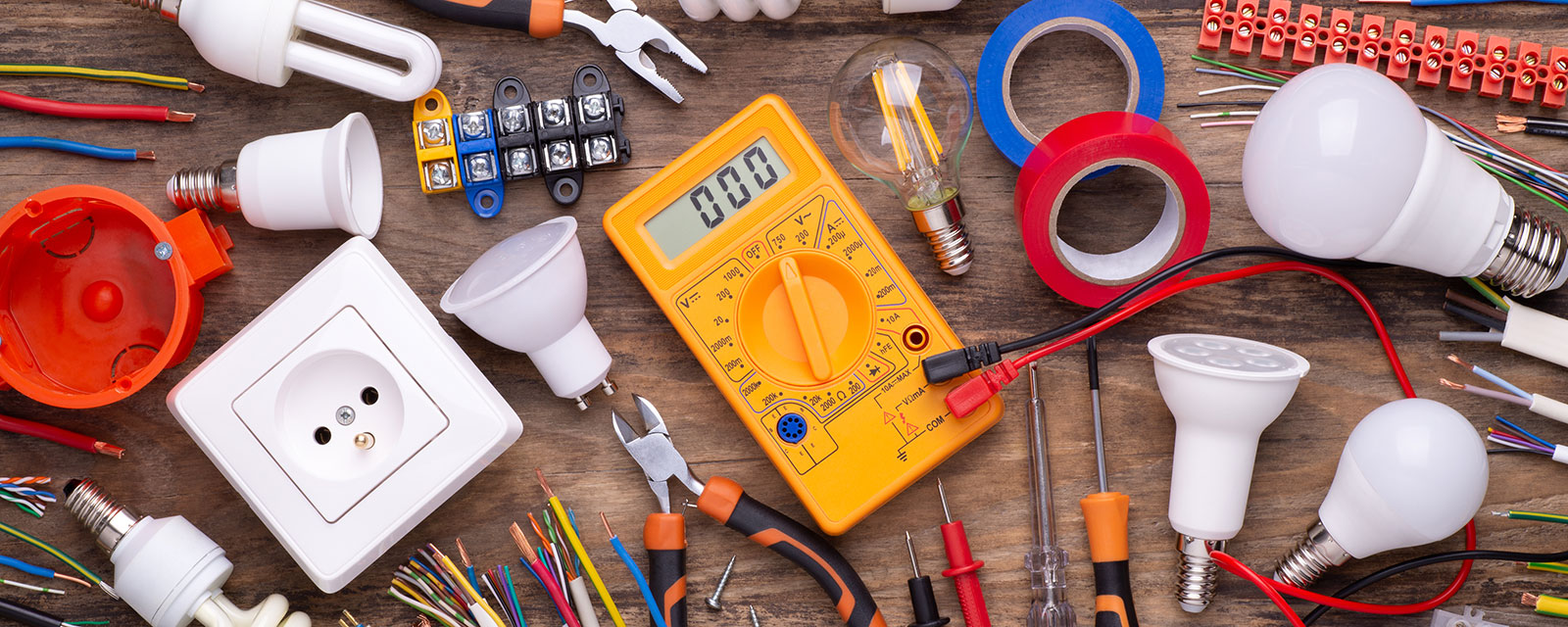 Outils d'électricien : ce que vous devez avoir à portée de main | Guide ...