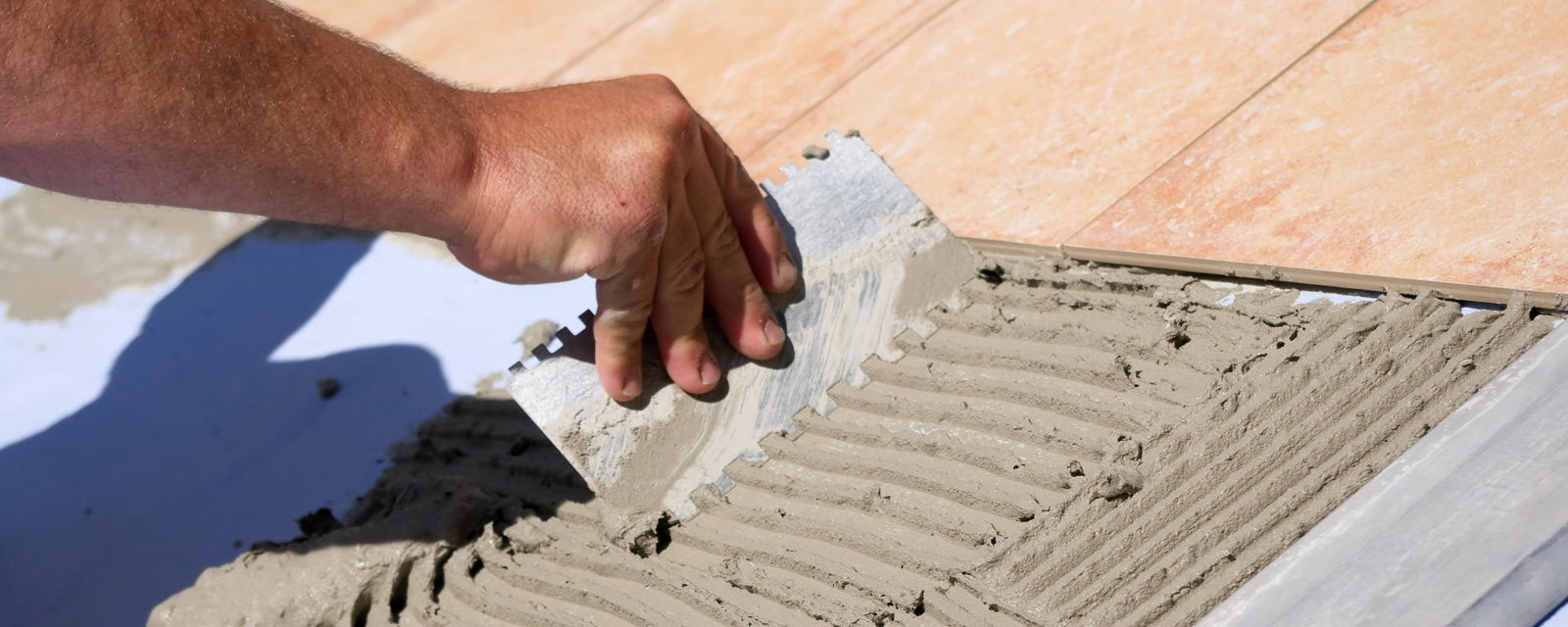 Comment poser du carrelage avec une natte de drainage ? | Guide Artisan